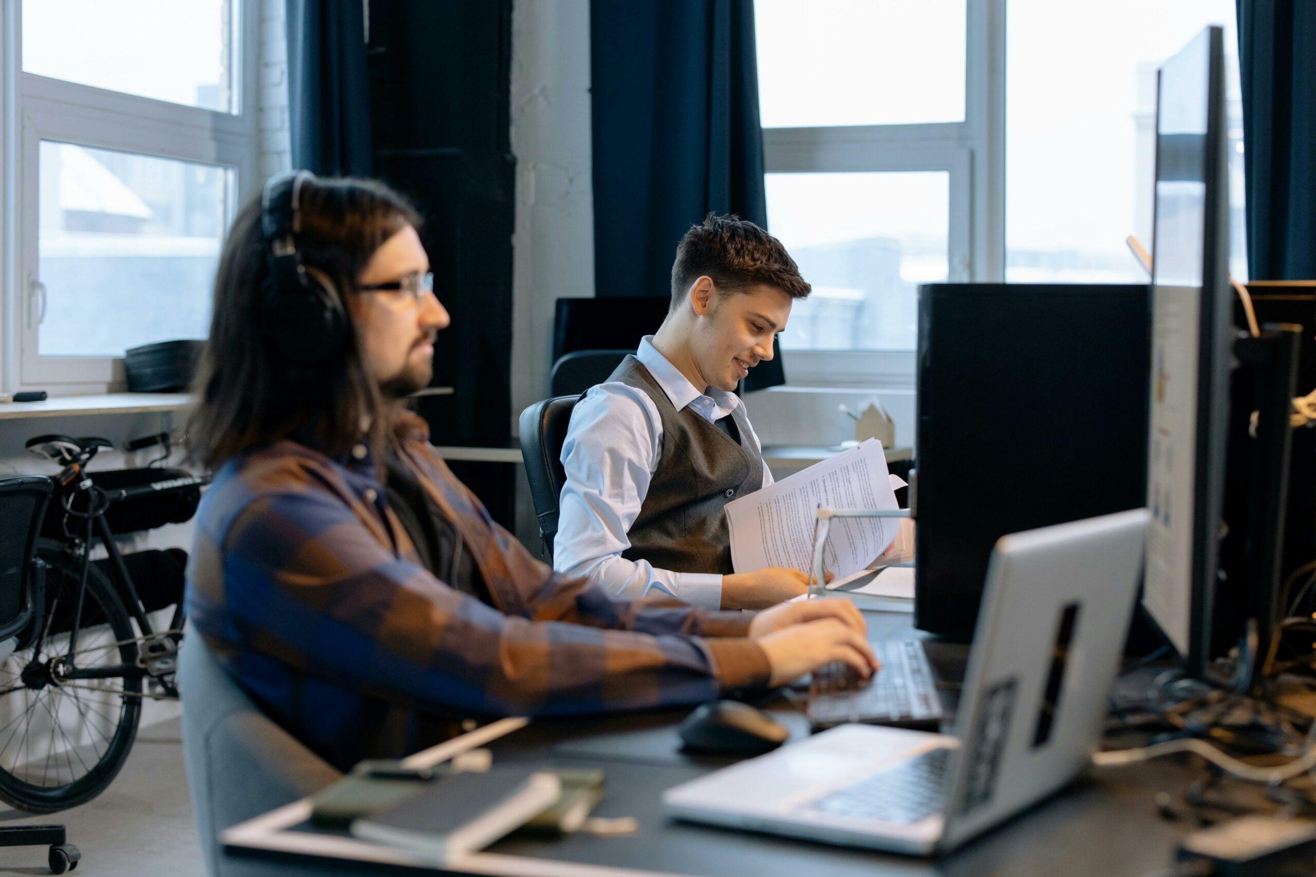 Coworking and hybrid working: best practices for reconciling home and ... Coworking and hybrid working: best practices for reconciling home and ...